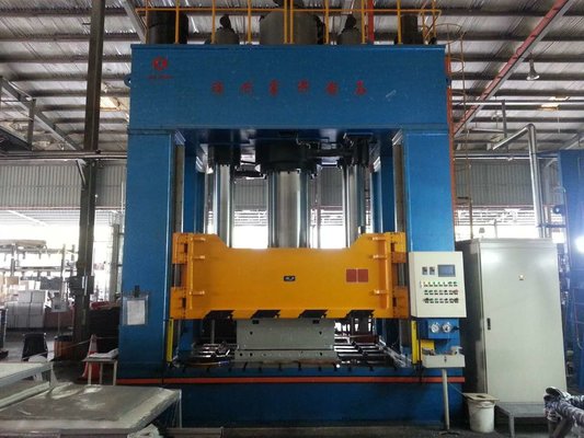 China Y71 1600T Servo Hydraulic Molding Press For SMC Material Adjuatable Speed supplier