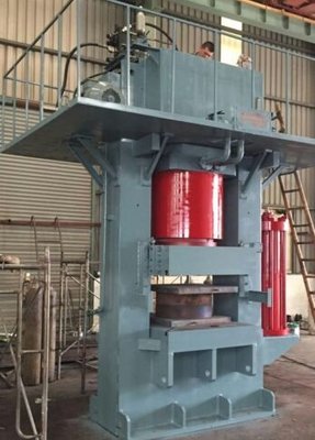 China Large 4000 Ton Hydraulic Press , Hydraulic Steel Press For Heat Exchanger Plate supplier