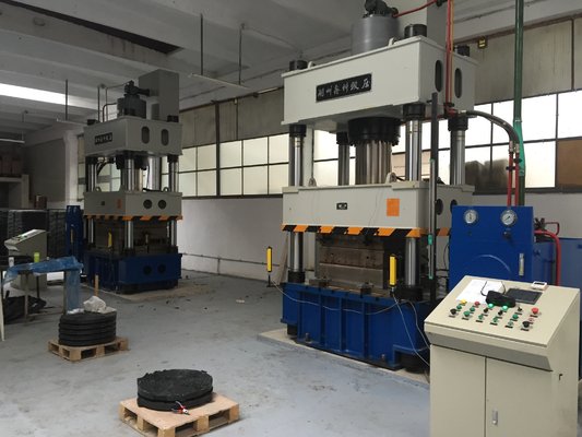 China Computerized 650 Ton Hydraulic Molding Press Machine For SMC Manhole Cover supplier