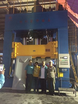 China Professional Gantry Type Compression Molding Press Machine For SMC Bathtube supplier